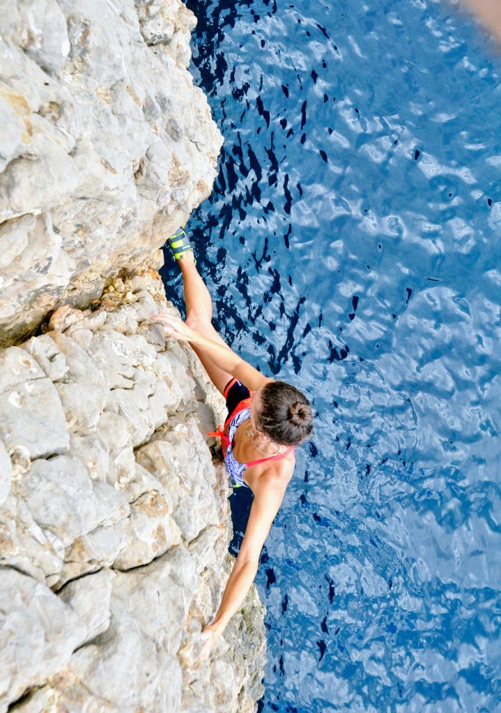 Deep water soloing in Costa Brava - Psicobloc L'Escala - Laid-back places