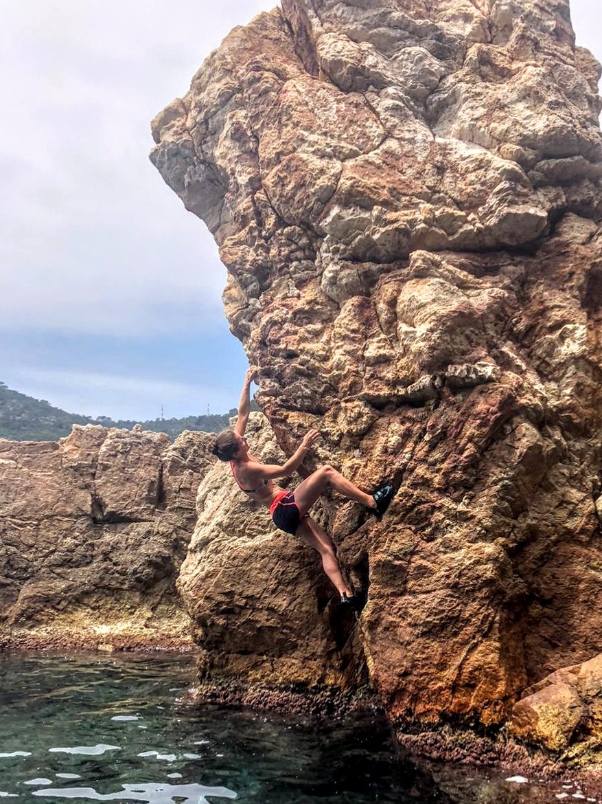 Deep Water Soloing in Costa Brava - Psicobloc Cova d'en Cateure (Tossa ...
