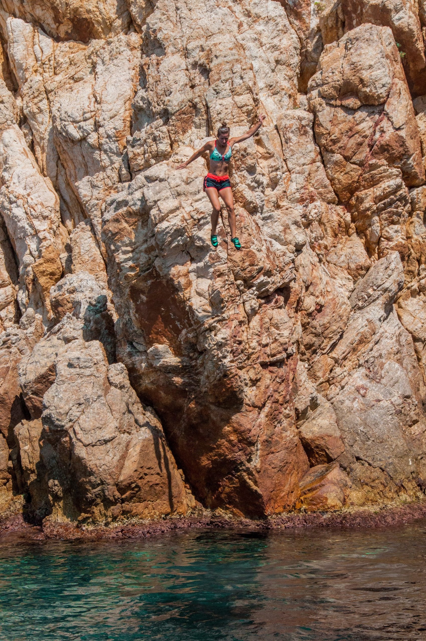 Deep Water Soloing in Costa Brava - Psicobloc Cova d'en Cateure (Tossa ...